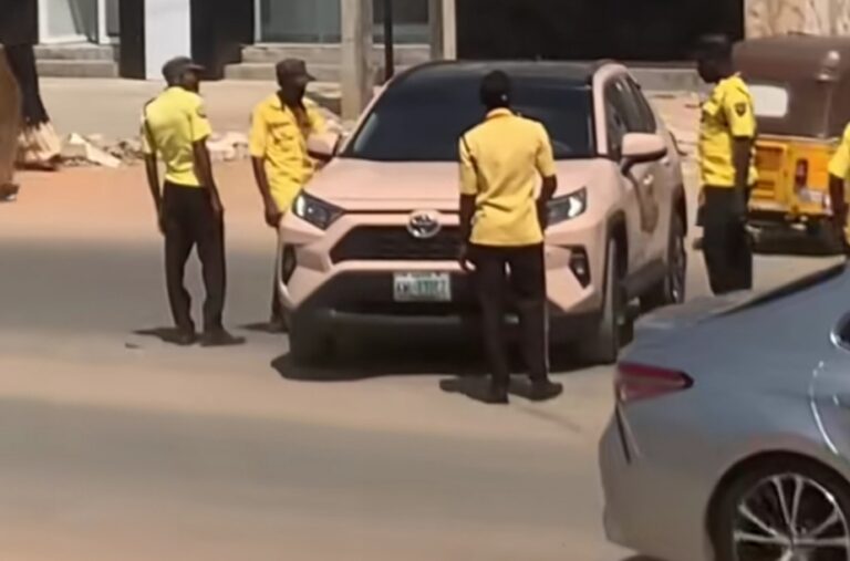 Kalli Bidiyon: Ganin KAROTA na shirin kama motar Immigration ya jawo ...