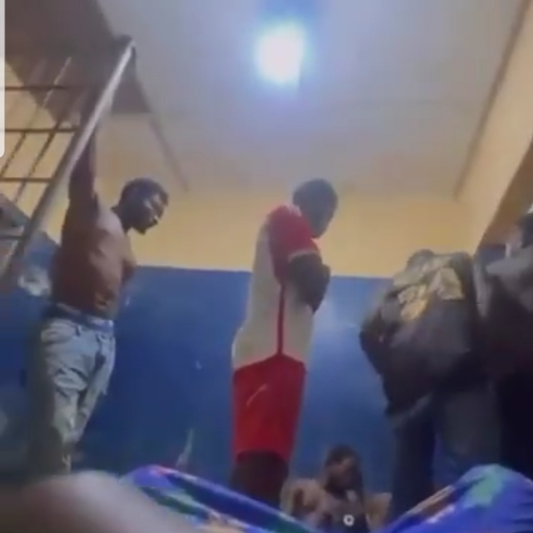 Wannan Bidiyon daya nuna cikin Cell din ‘yansandan Najeriya da yanda ...