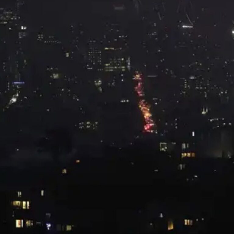 An dauke Wuta a wani sashe na kasar Amurka inda sama da mutane 300,000 ...